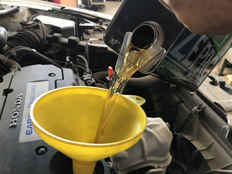 Замена шаровых, сайлентблоков верхнего рычага. Левая сторона. — Lada ...