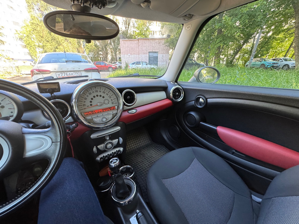 Немного красок в интерьер — MINI One Mk II, 1,4 л, 2009 года | стайлинг ...