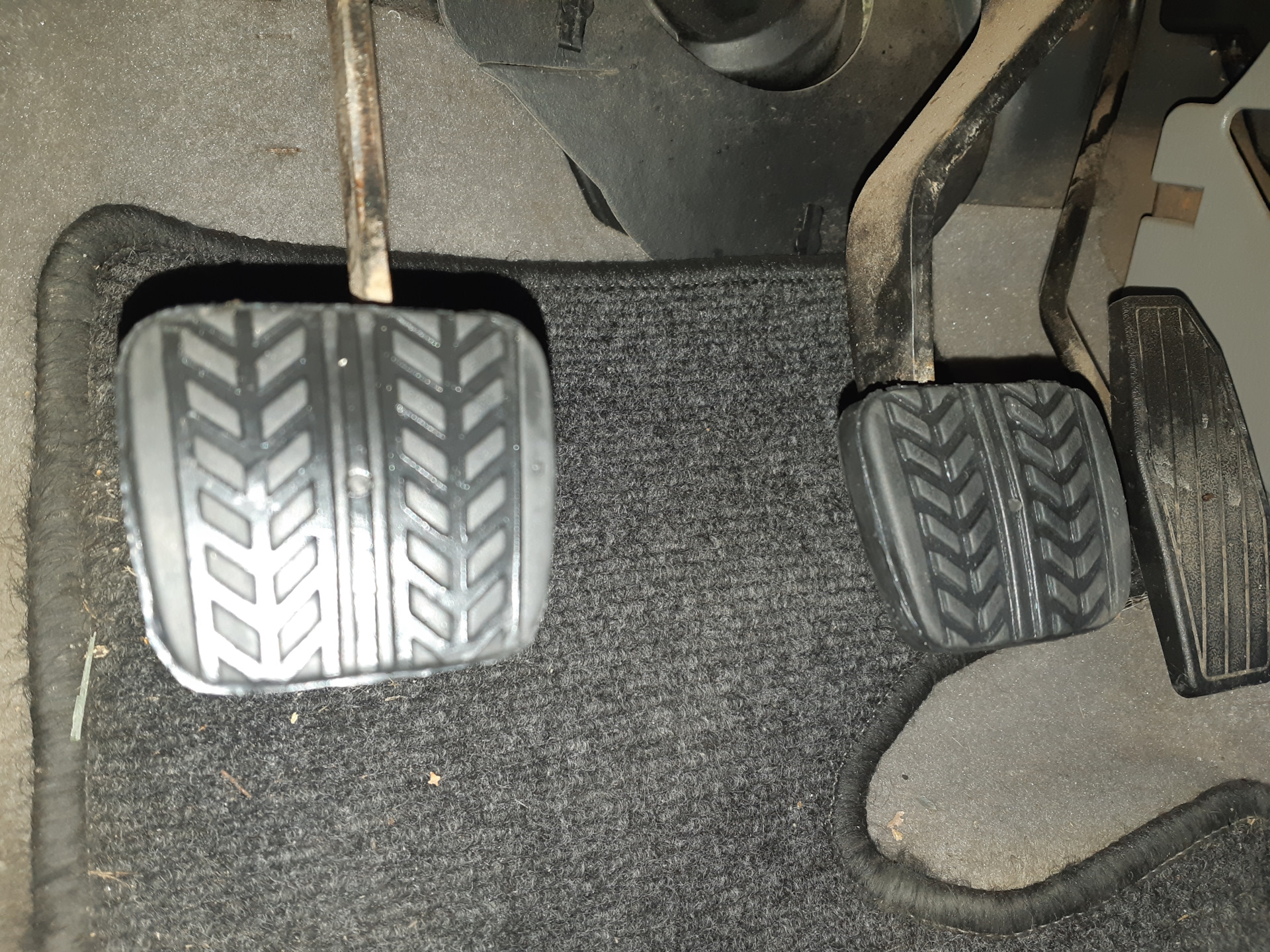 Накладки на педали. — Mazda 323 VI, 1,6 л, 2001 года | просто так | DRIVE2