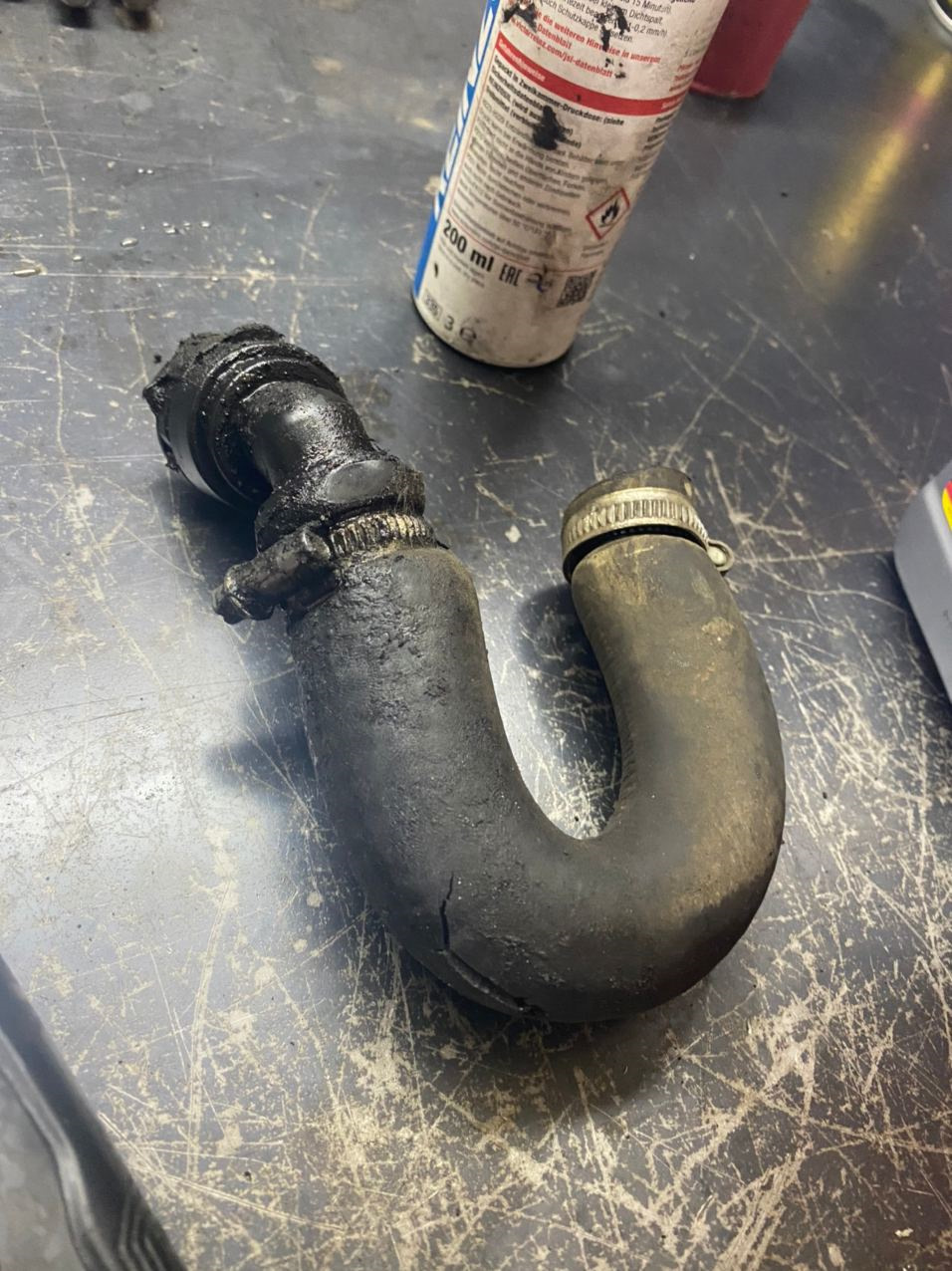 Ярык, патрубок поiк 🤣🤣🤣 — Volkswagen Touareg (1G), 3 л, 2007 года ...