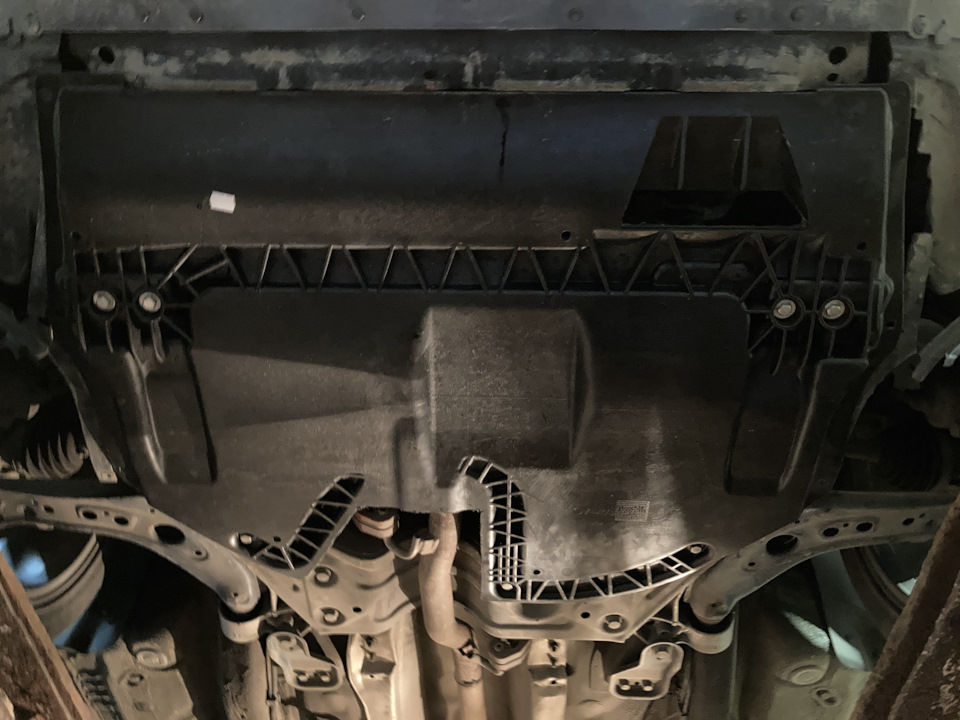 Оригинальная композитная защита картера VAG — Skoda Fabia Combi Mk2, 1 ...