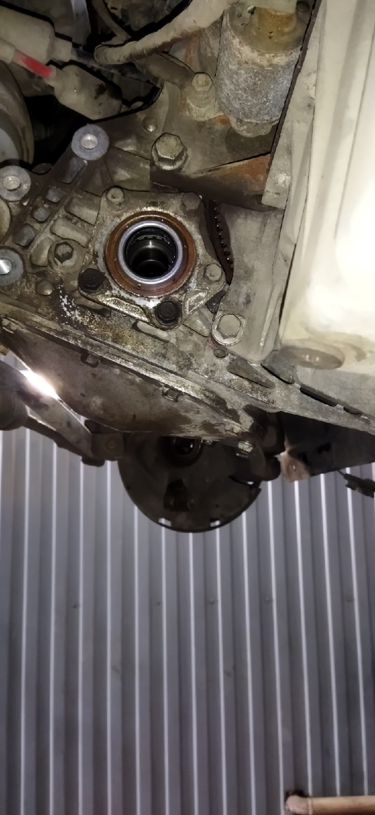 18.09.2021 Замена сцепления, выжимного подшипника, сальников приводов ...