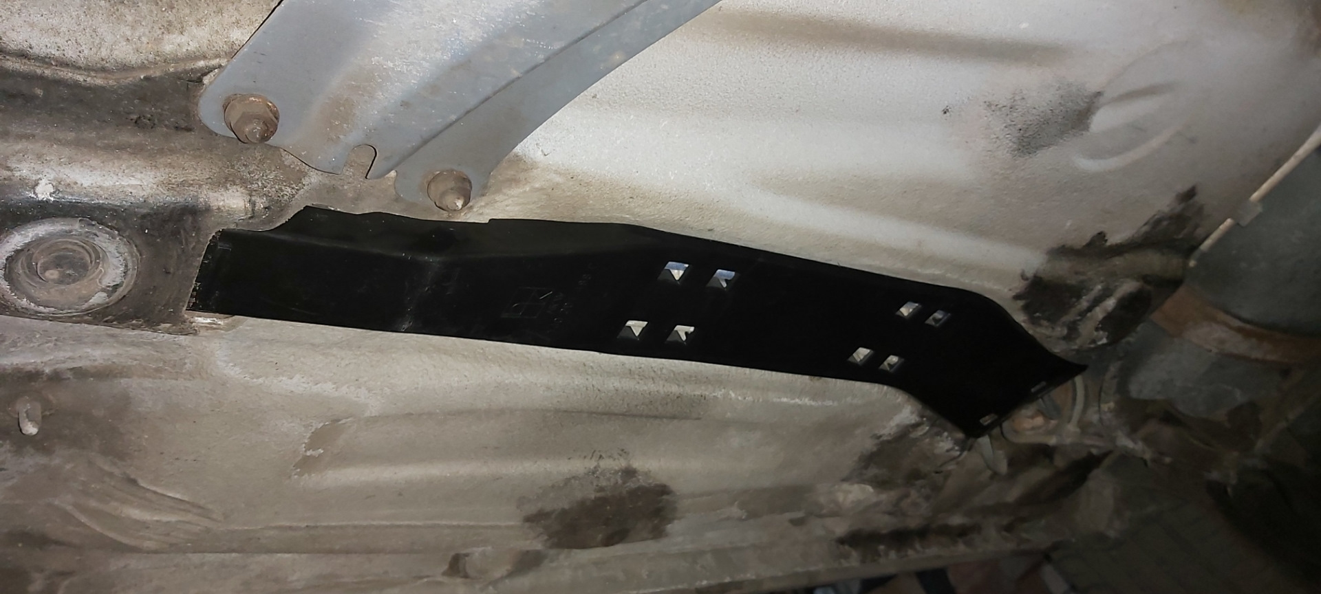 Защита топливных трубок — Volkswagen Jetta IV, 2 л, 2003 года ...