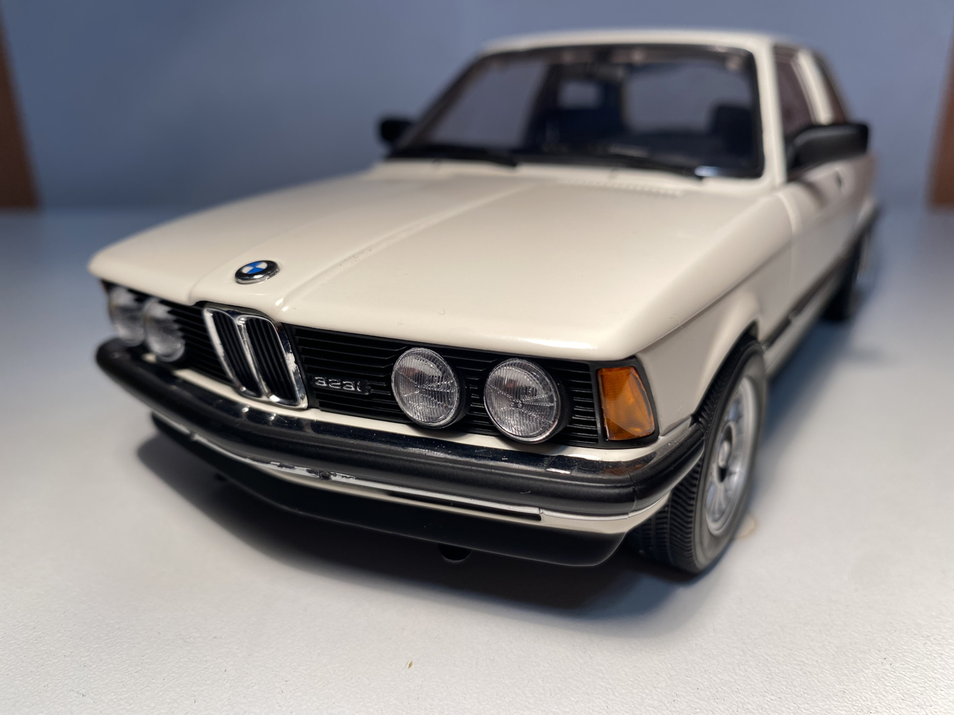 Моделька в масштабе 1:18 AUTOart — BMW 3 series (E21), 2 л, 1981 года ...