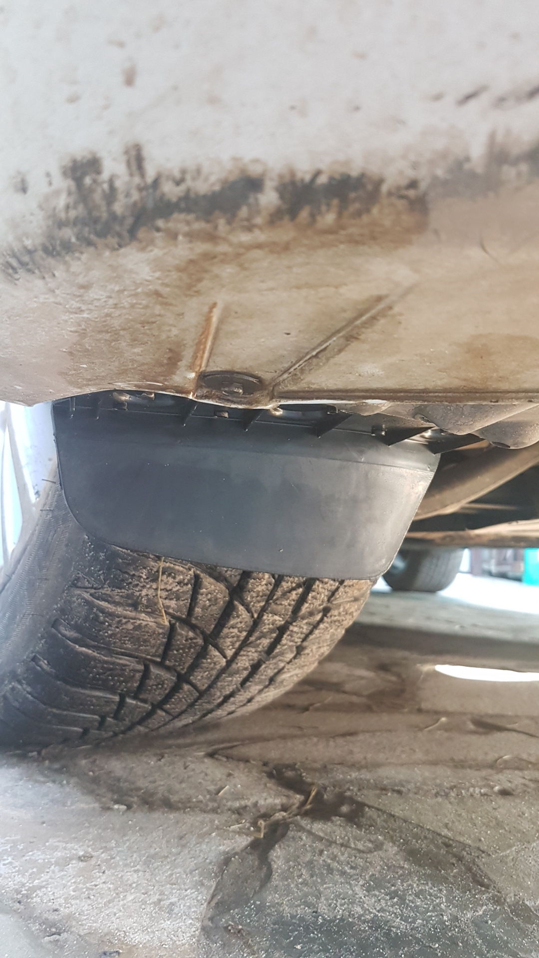 Пыльник подкрылка передний правый — BMW X3 (F25), 2 л, 2016 года ...