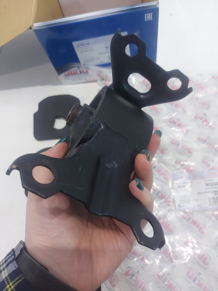 MN101574 Кронштейн крепления трансмиссии Mitsubishi | Запчасти на DRIVE2