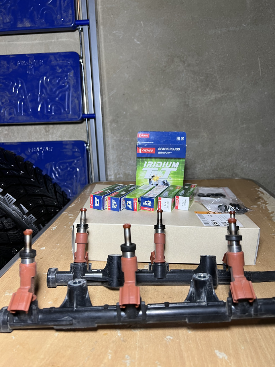 ТО топливной системы, часть 2. Замена свечей и топливной рампы с ...