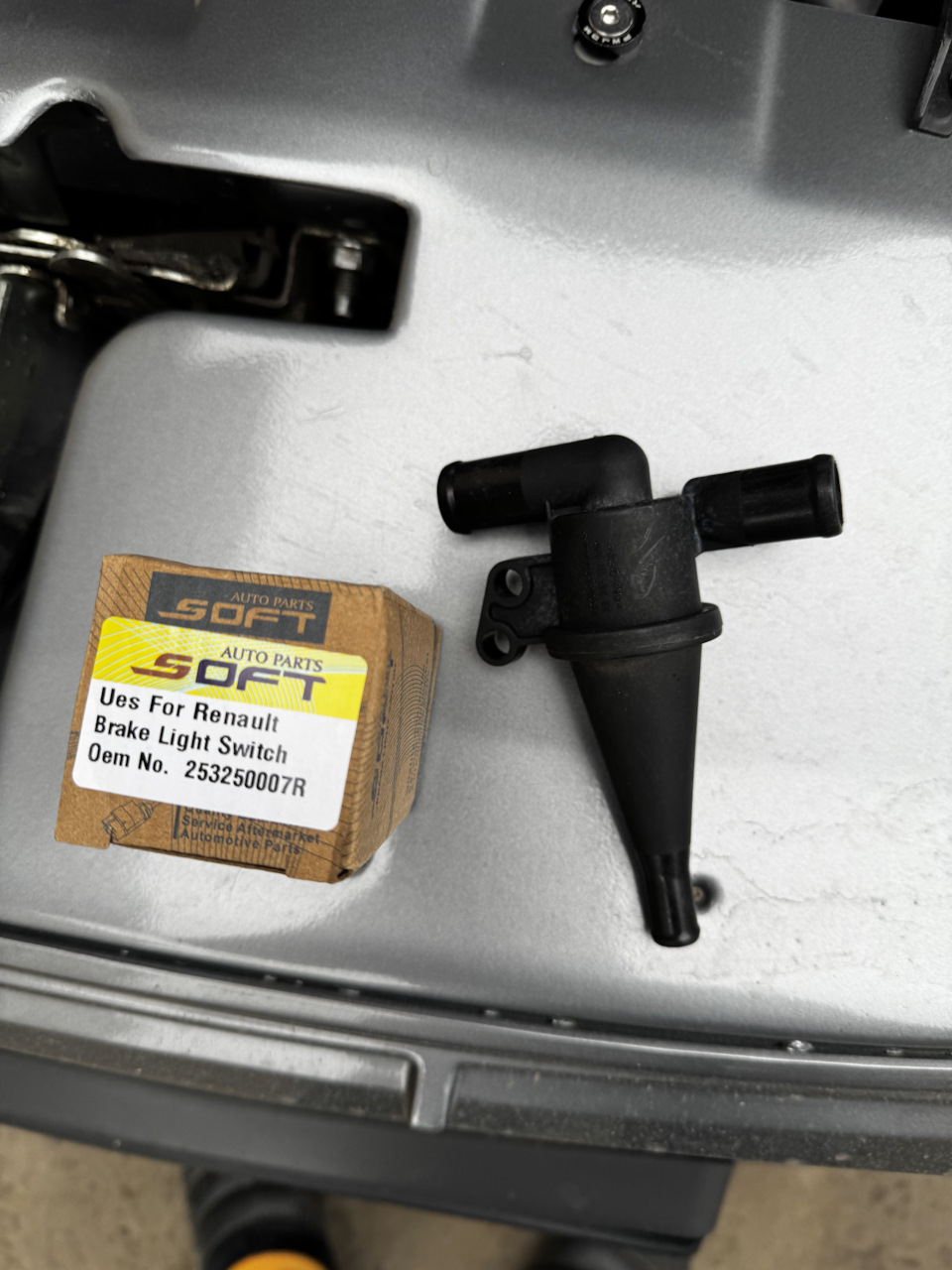 253250007R Выкл сигнала полож педали сцеп RENAULT | Запчасти на DRIVE2