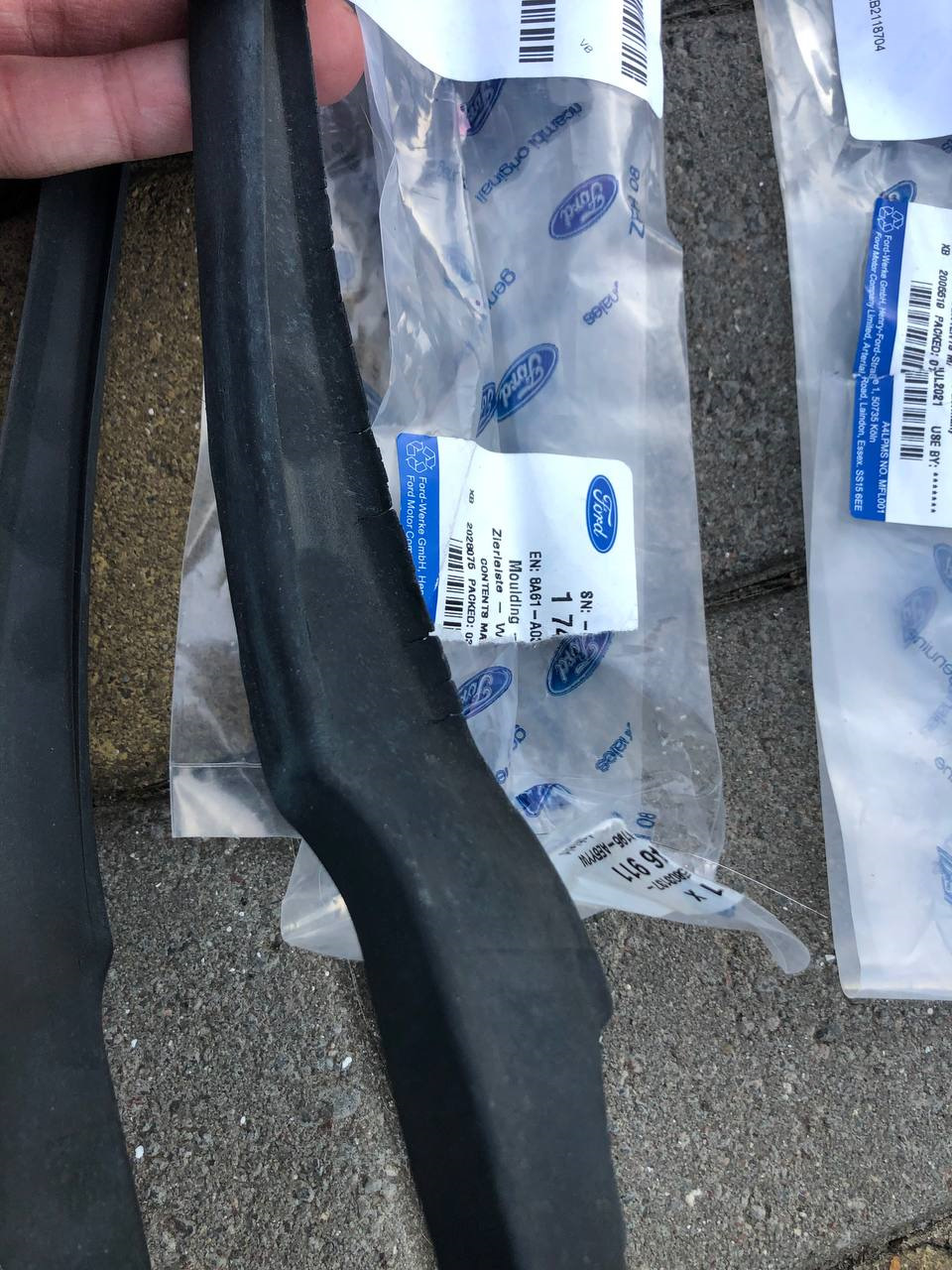 Новые щётки, уплотнители, накладка порога от Mk8 ST — Ford Fiesta ST ...