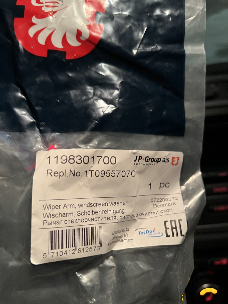 1T0955707C Поводок стеклоочистителя задней двери / SEAT SKODA Fabia VW ...