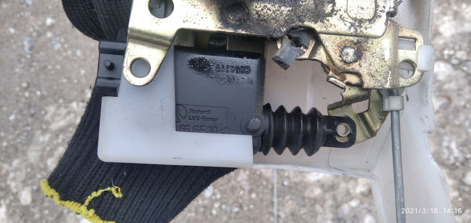 Центральный замок. Активаторы. — Renault Megane Scenic, 2 л, 1999 года ...