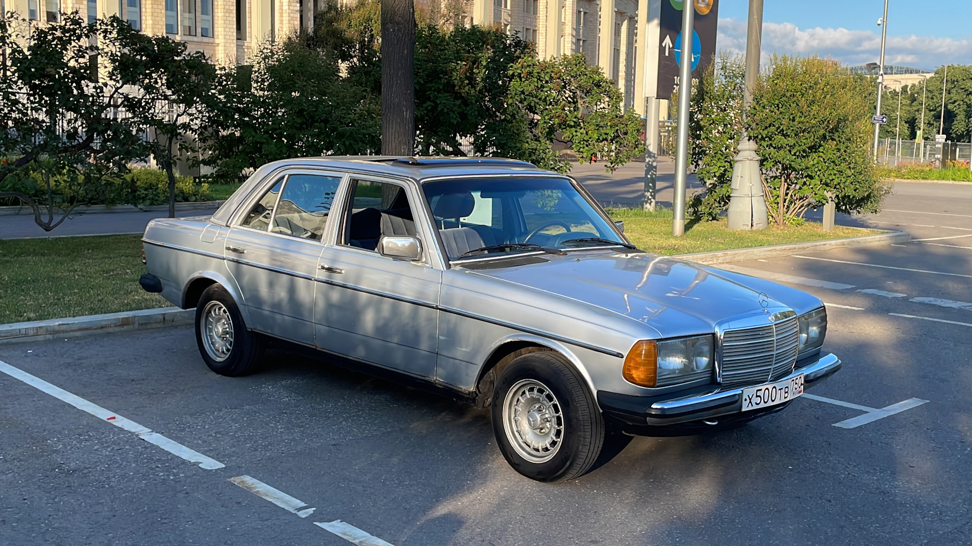 Mercedes-Benz W123 2.3 бензиновый 1988 | на DRIVE2