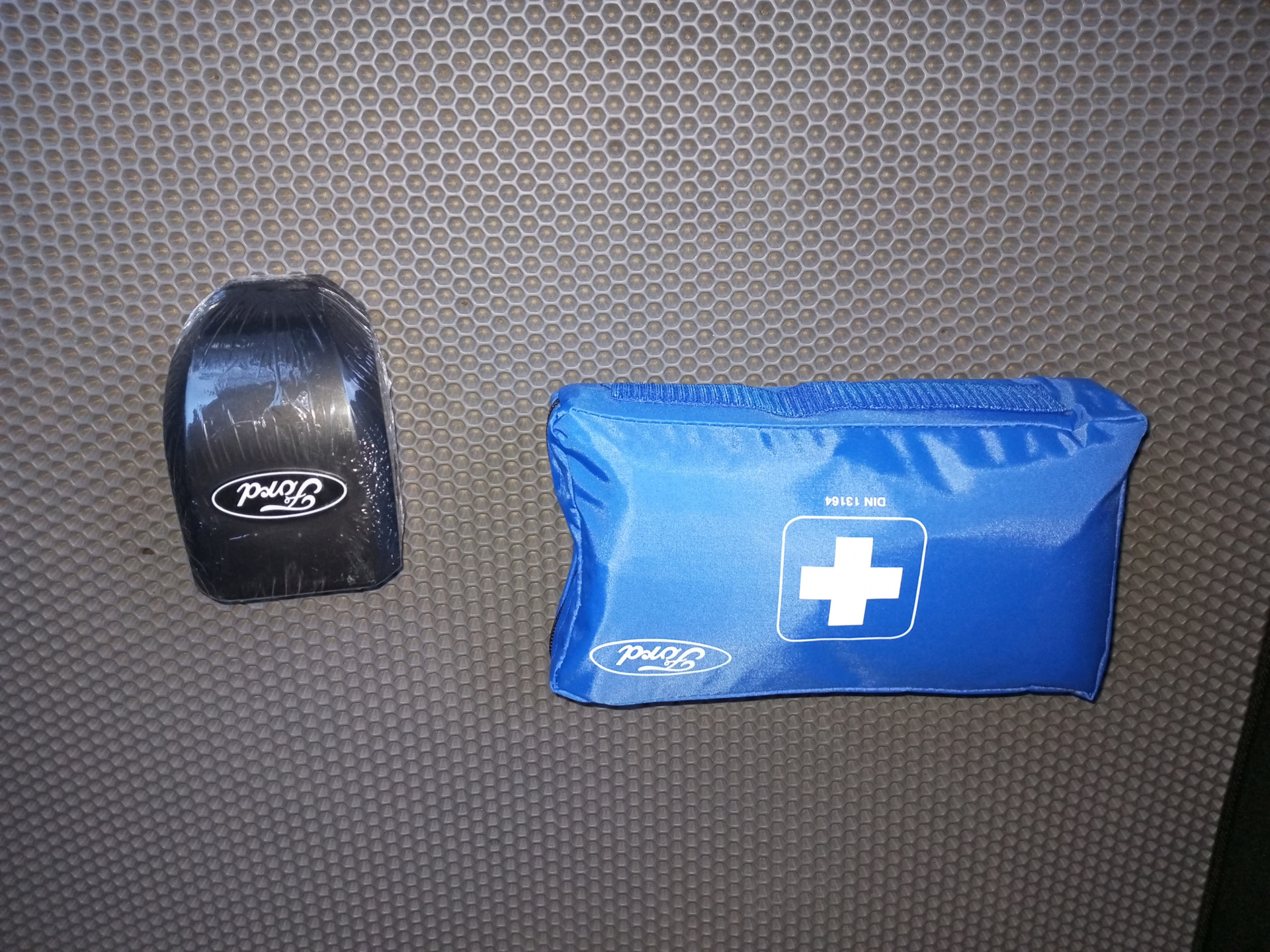 Аксесуары Форд — Ford C-Max II, 1,5 л, 2018 года | аксессуары | DRIVE2