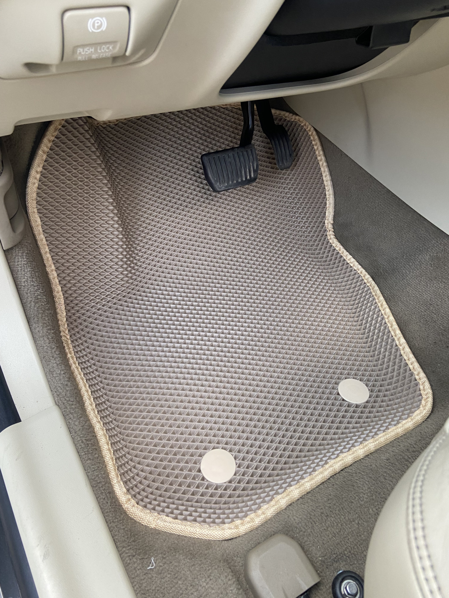 Новые ковры в салон и багажник — Volvo XC60 (1G), 2,4 л, 2013 года ...