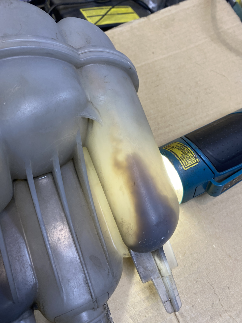 Замена бачка и антифриза. — Audi A4 (B9), 2 л, 2018 года | своими ...