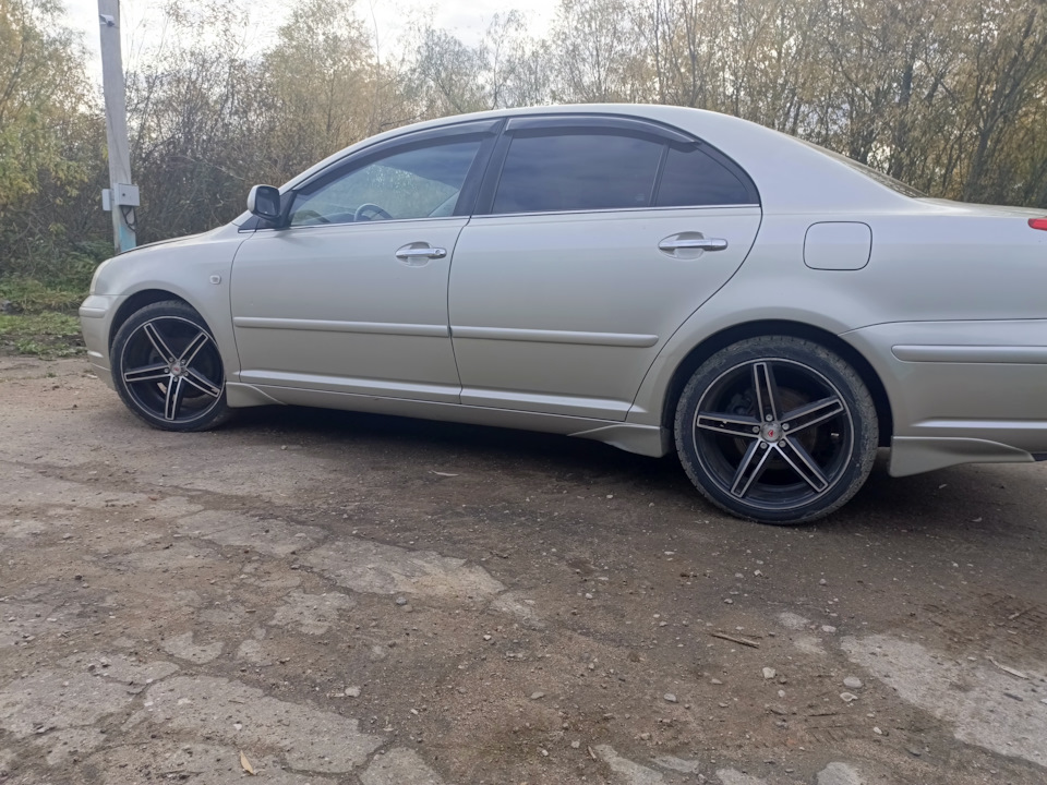 Шины зимние нешипованные 225/40 R18, литые диски Х. З 8Jx18 ET35 5x100 ...