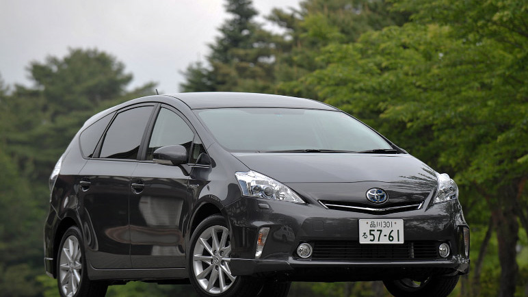 Toyota Prius Alpha 1.8 гибридный 2015 | на DRIVE2