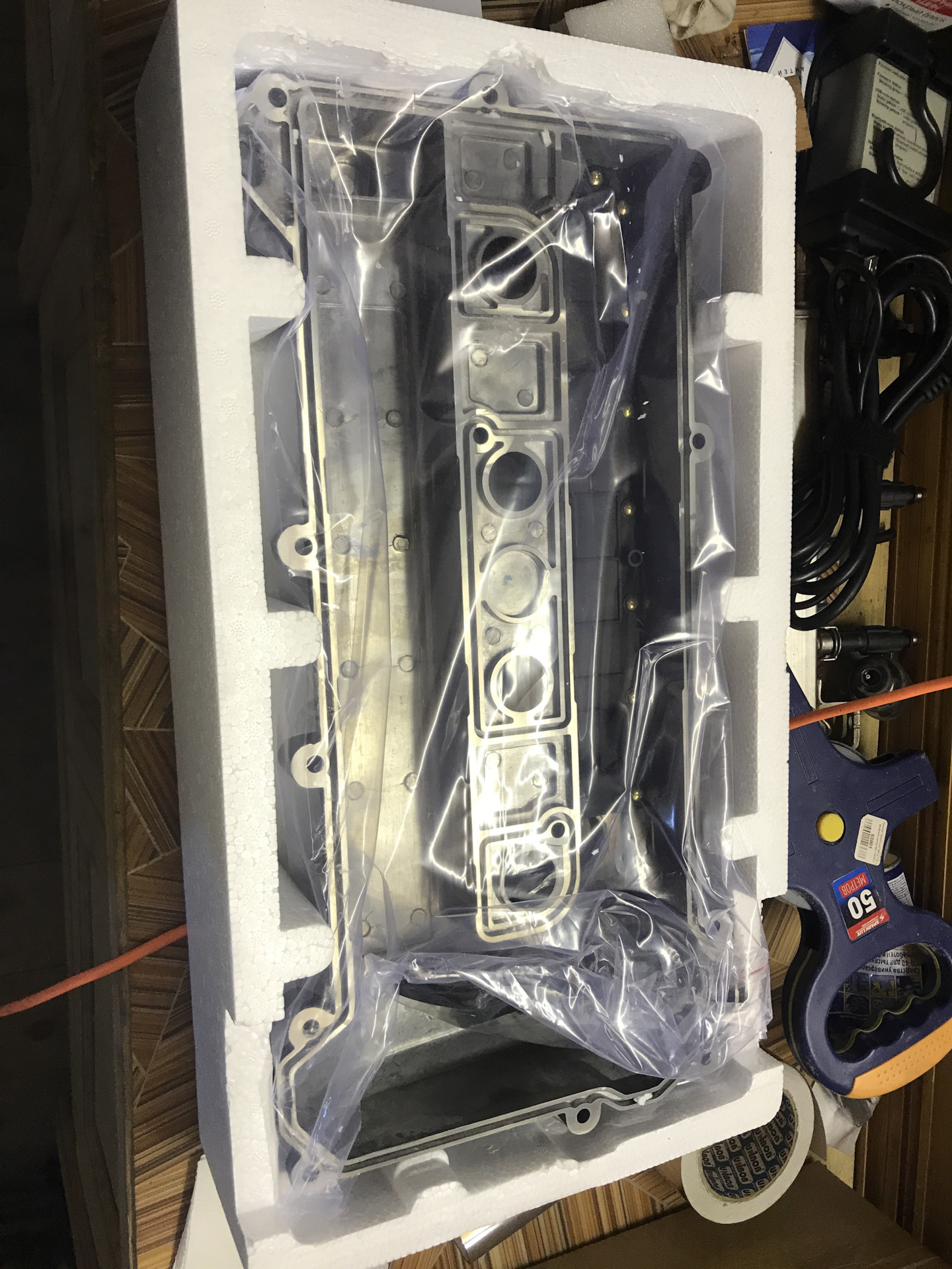 Замена пластиковой клапанной крышки на алюминиевую и замена свечей ...