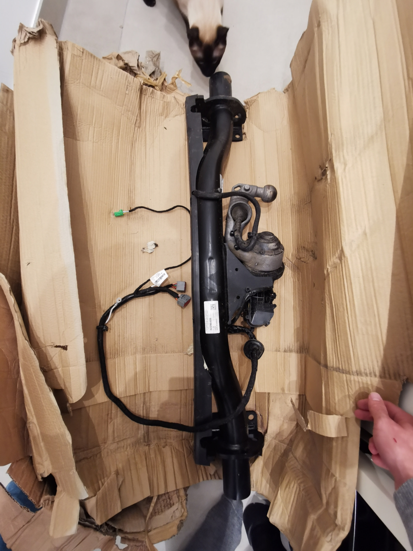 Установка оригинального скрытого фаркопа — Volvo V90 (2G), 2 л, 2016 ...