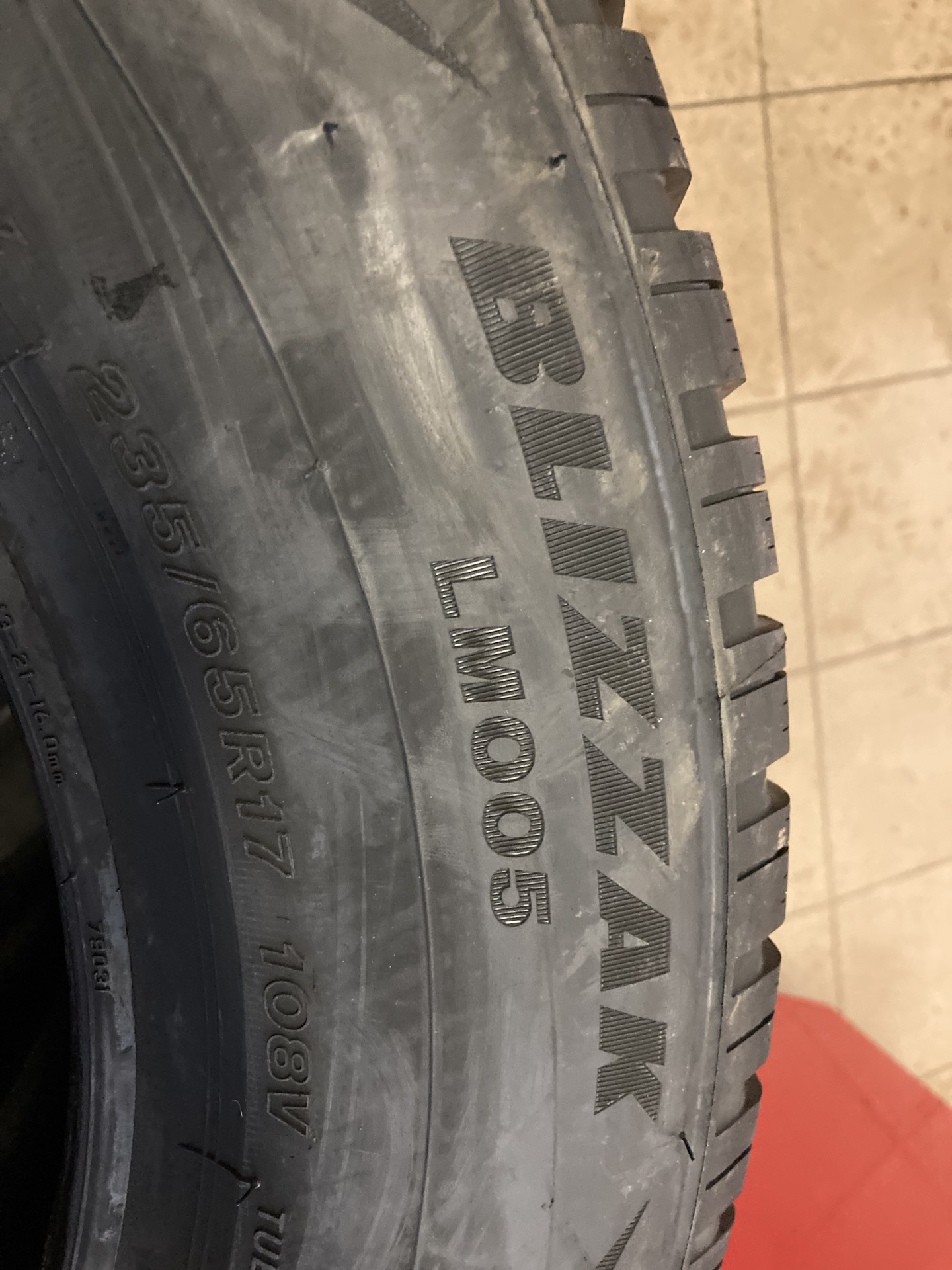 Bridgestone Blizzak LM005 235/65 R17 108VXL — Volkswagen Touareg (1G ...