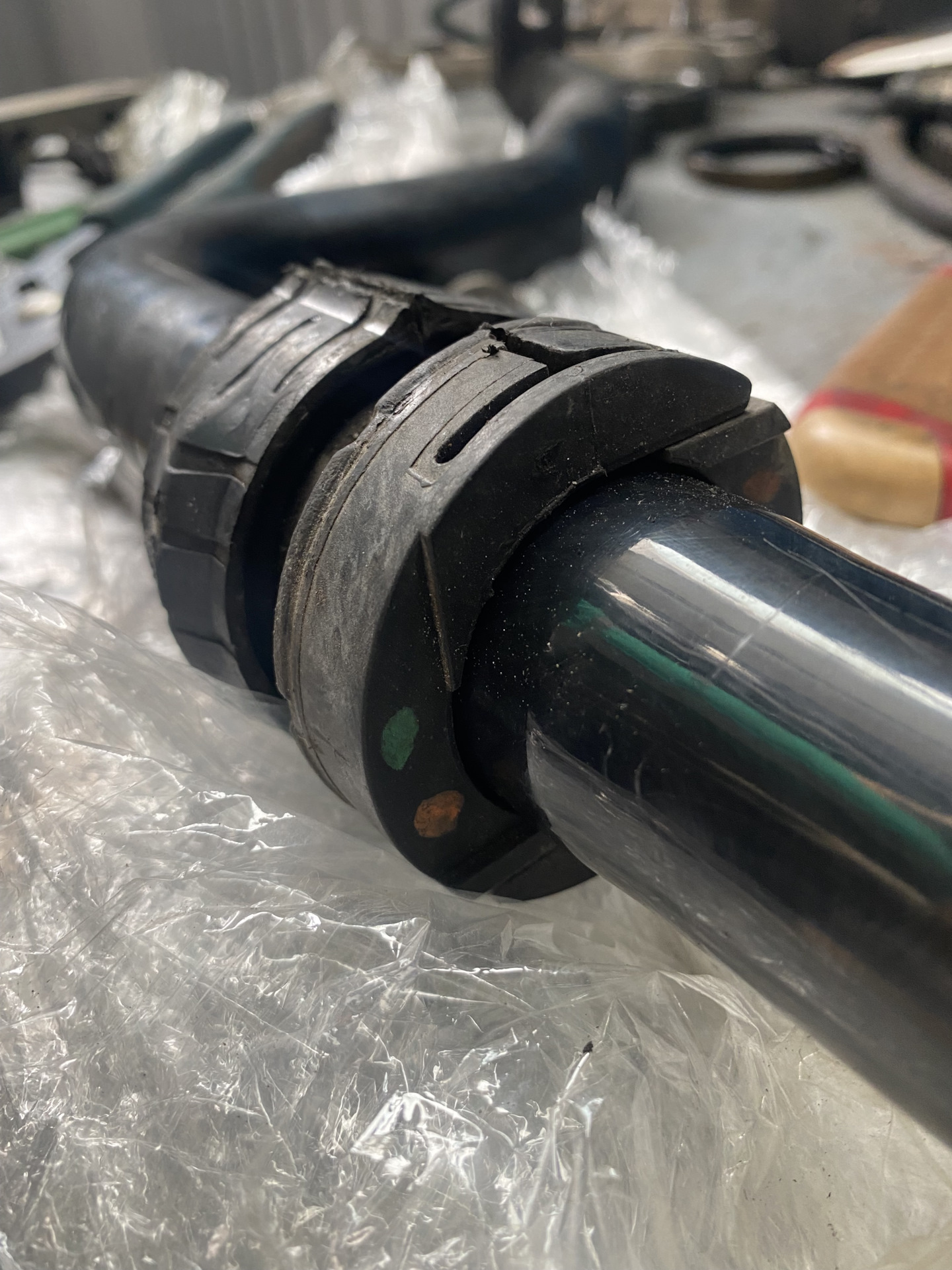 Заменил передний стабилизатор на более жирный. — Volkswagen Touareg (1G ...