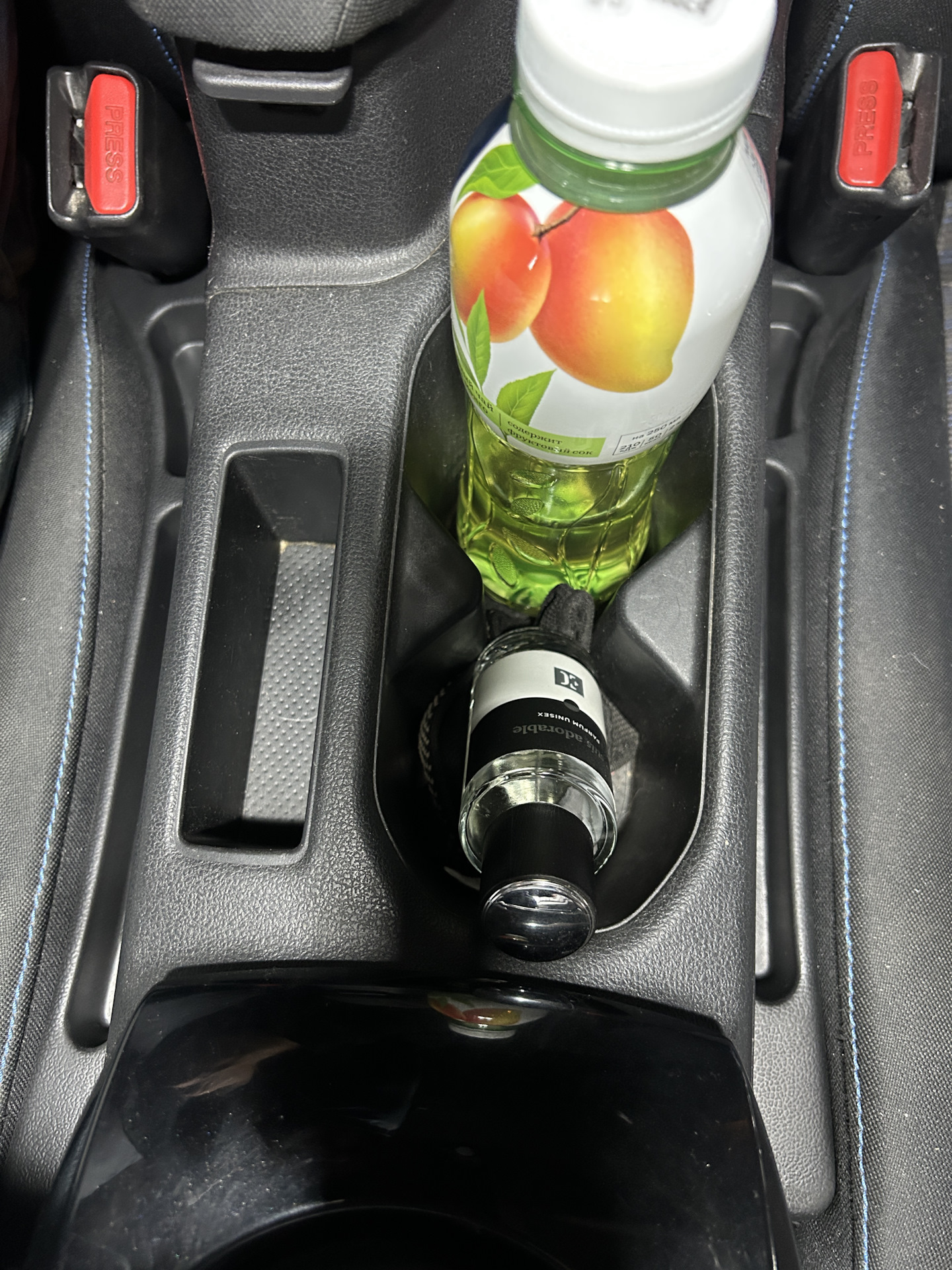 заглушки между сидениями — Nissan Leaf (2G), 2017 года | аксессуары | DRIVE2