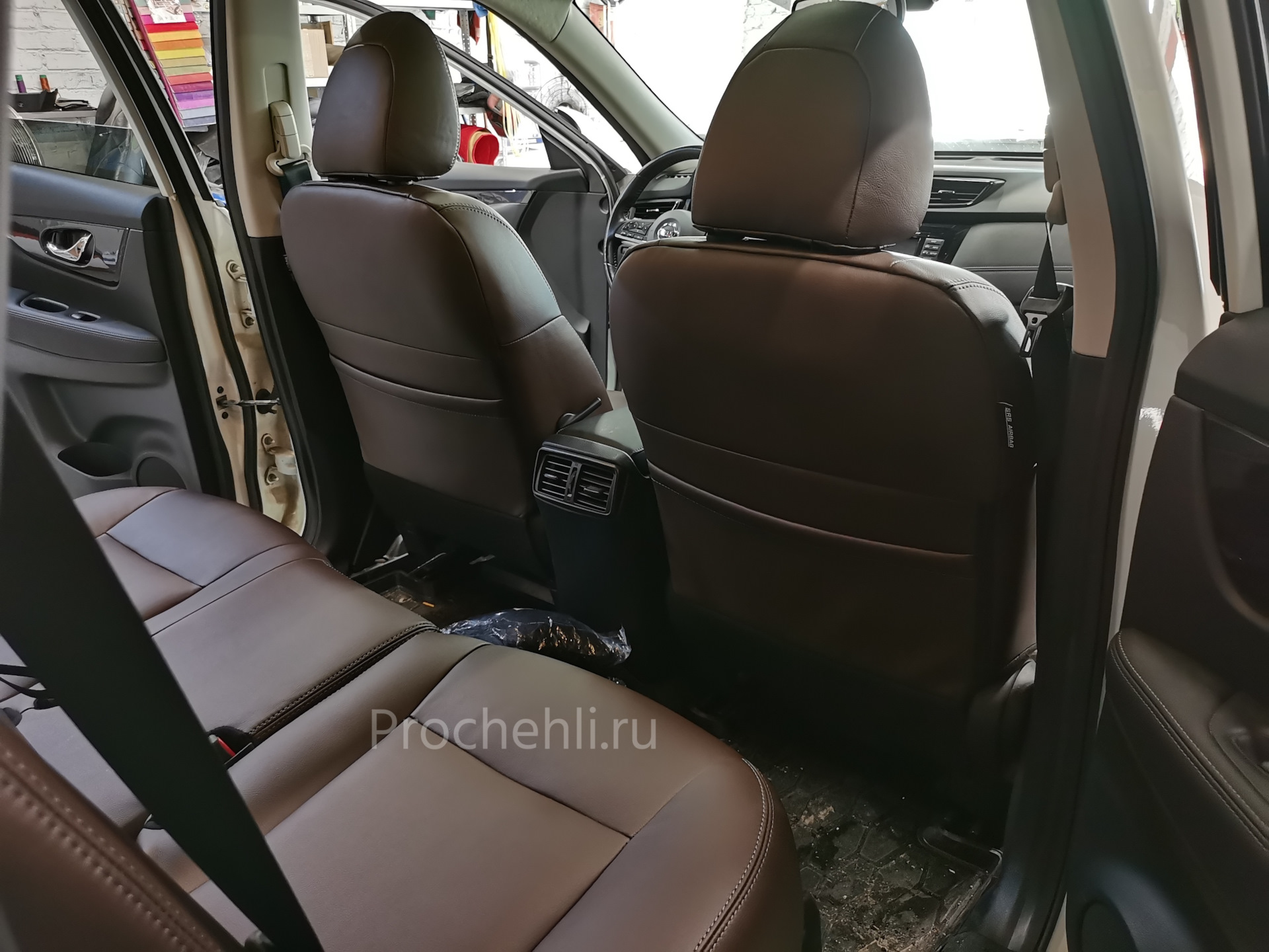 Nissan X-Trail (T32). Полноценный перешив сидений в шоколадную экокожу ...