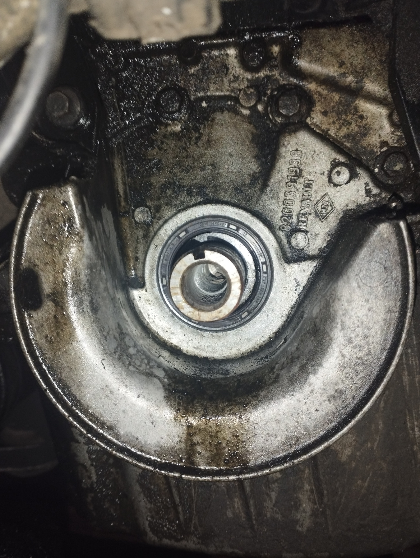 Страшный стук двигателя и замена передних сальников к/в и р/в — Renault ...