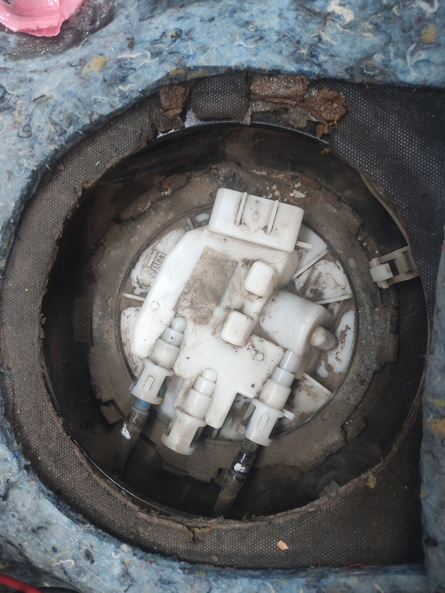 Внезапно умер бензонасос. Временное решение — Opel Vectra C, 1,8 л ...