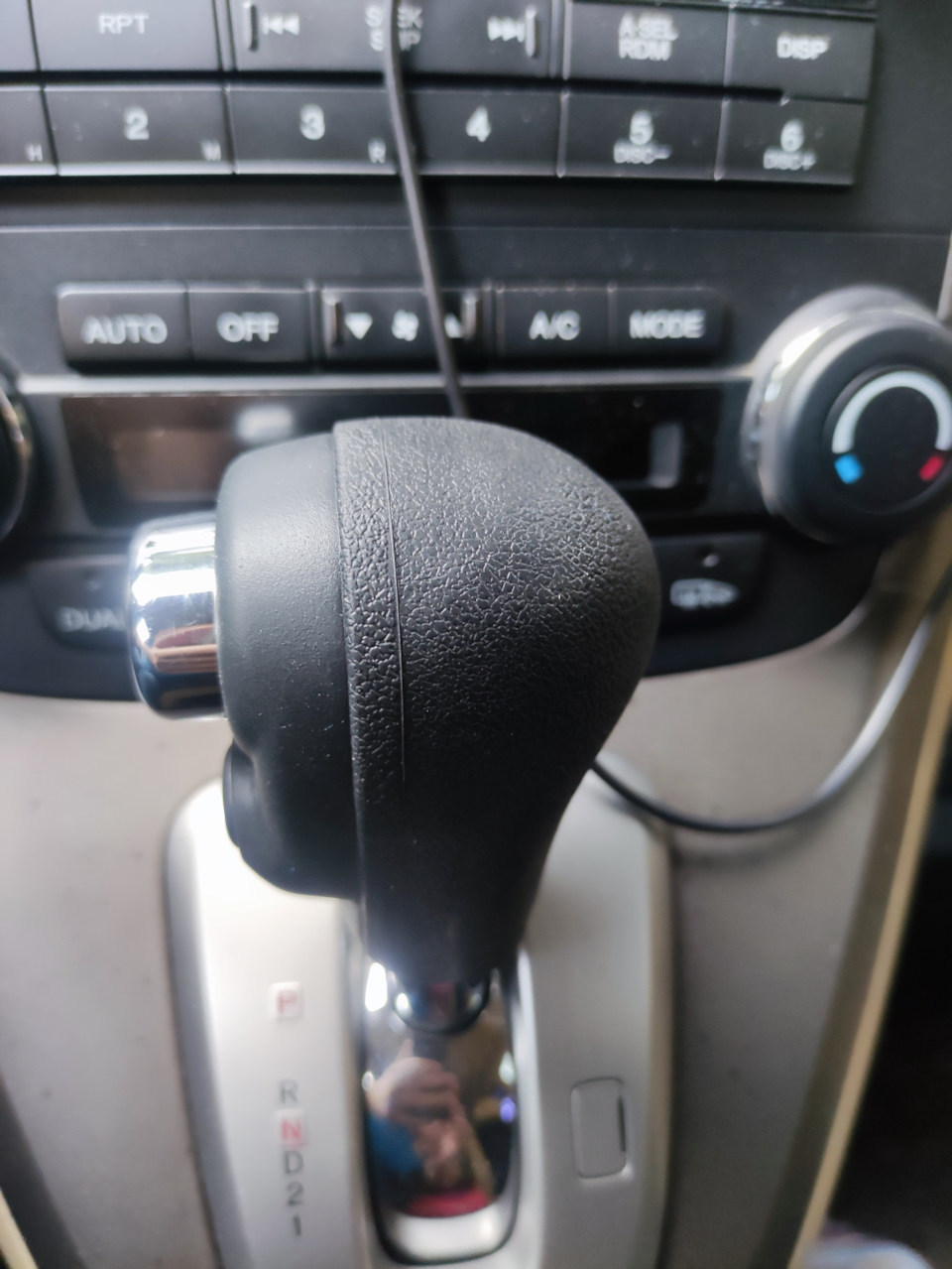 Чехол ручки АКПП — Honda CR-V (RE), 2,4 л, 2008 года | аксессуары | DRIVE2