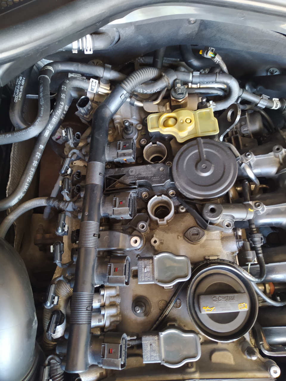 Замена прокладки и уплотнительного кольца на маслоотделителе — Audi A6 ...