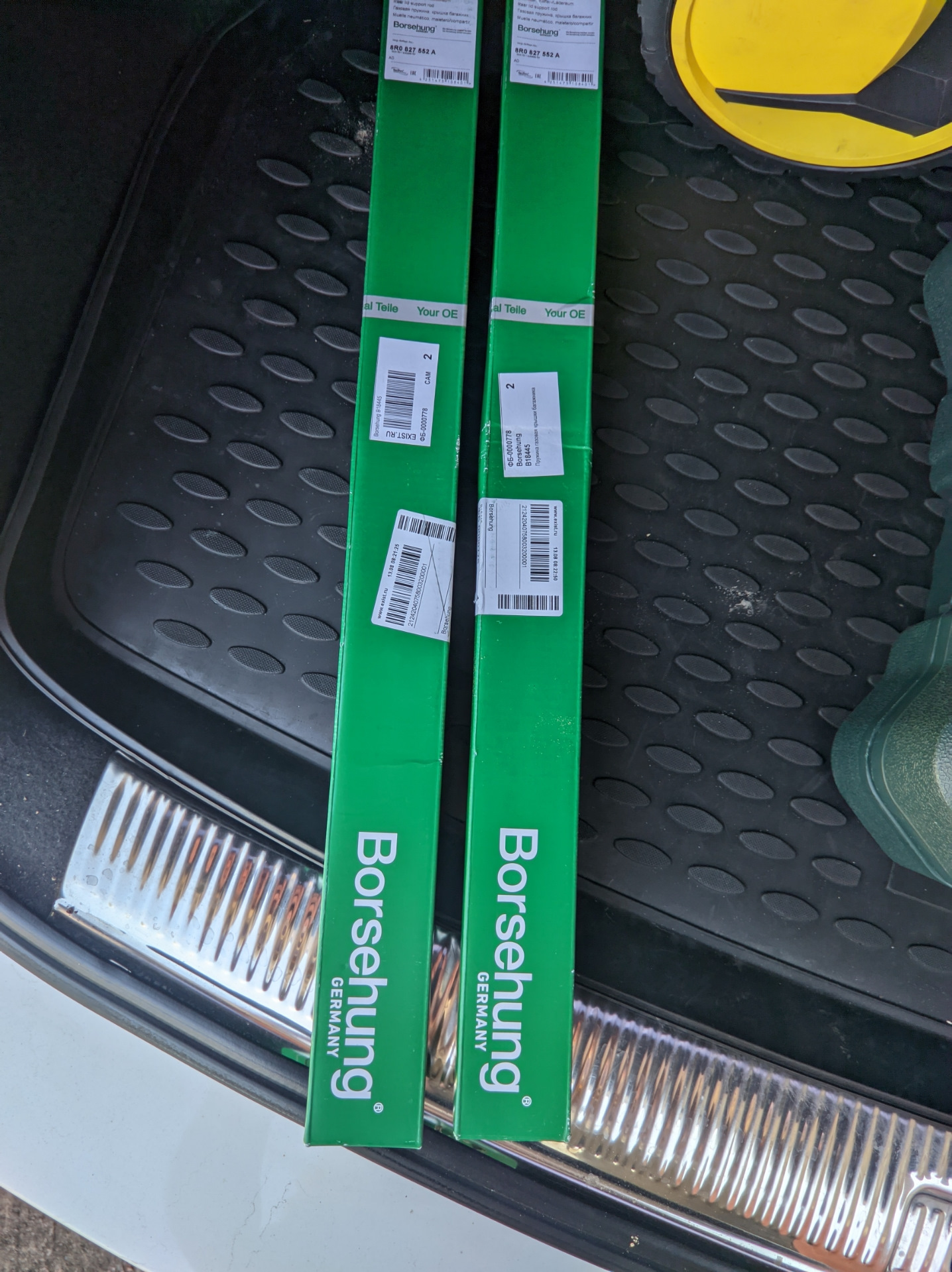 Газовые упоры крышки багажника — Audi Q5 (1G), 2 л, 2014 года | поломка ...