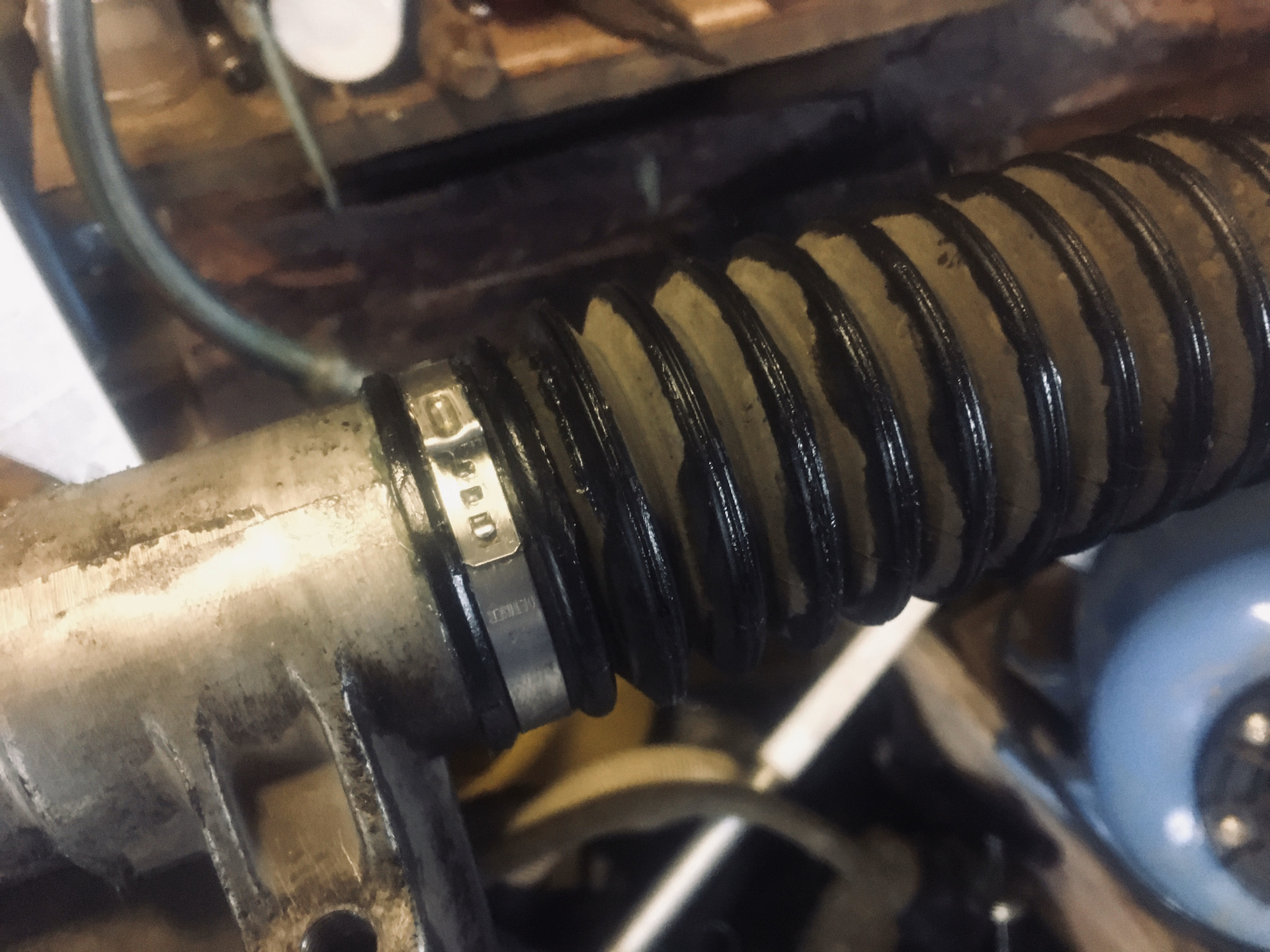 Замена втулки рулевой рейки — Volkswagen Polo Sedan, 1,6 л, 2014 года ...