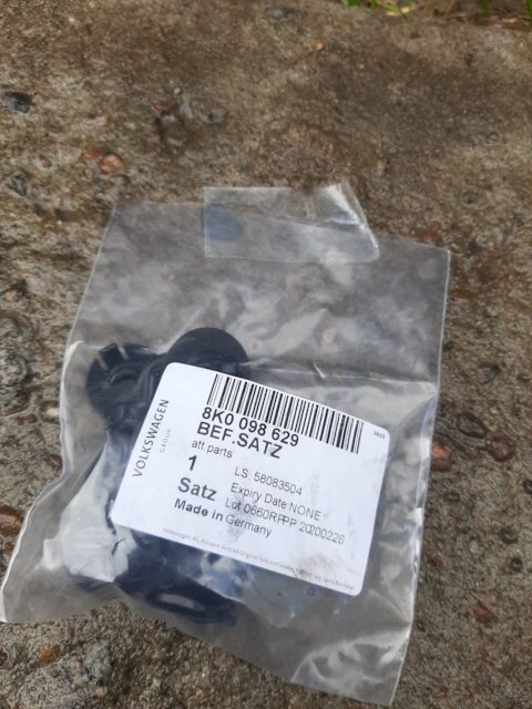 8K0098629 Комплект крепежных элементов подкрылка VAG | Запчасти на DRIVE2