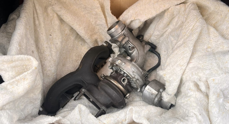 Сдох Максим, да и х@й с ним😂 Замена турбины… — Audi A4 (B8), 2 л, 2009 ...