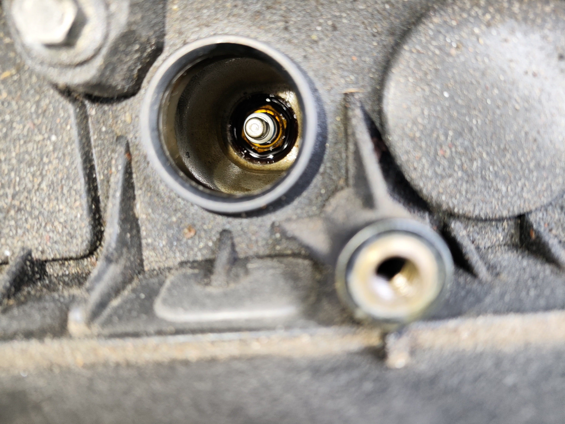 Прокладка клапанной крышки, обновил масло в АКПП — Ford Mondeo IV, 2,3 ...