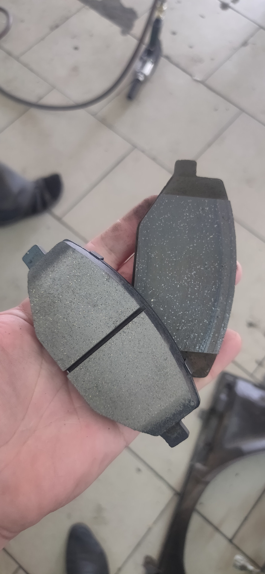 Новые передние тормозные колодки — Geely Coolray (1G), 1,5 л, 2020 года ...