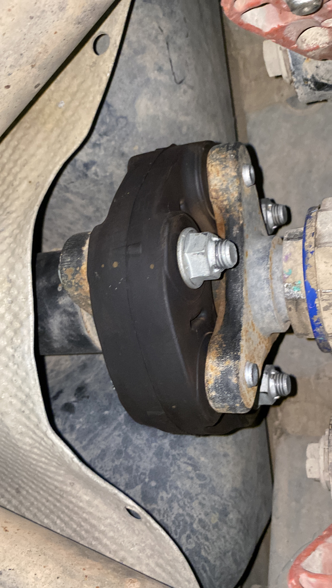 Замена задней Эластичной Муфты заднего Кардана — BMW X6 (E71/E72), 5 л ...