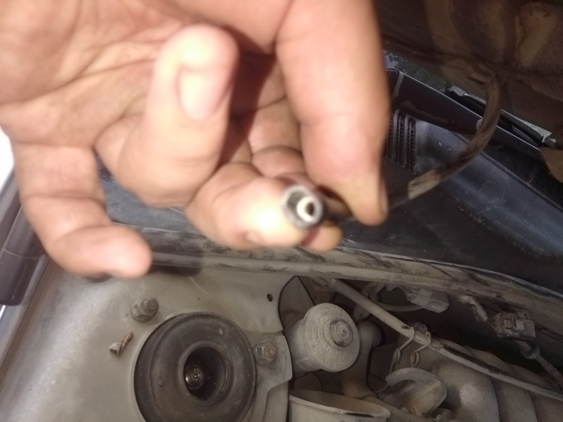 Замена тройника подачи жидкости стеклоочистителя — Toyota Corona Premio ...