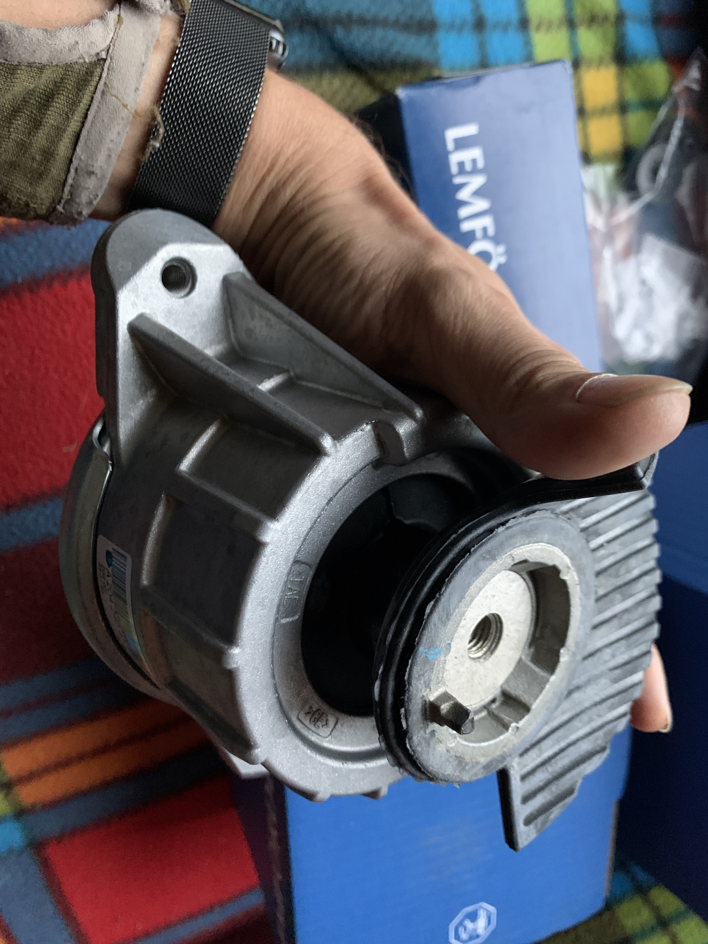 W212 замена опор двигателя — Mercedes-Benz E-Class (W212), 3,5 л, 2012 ...