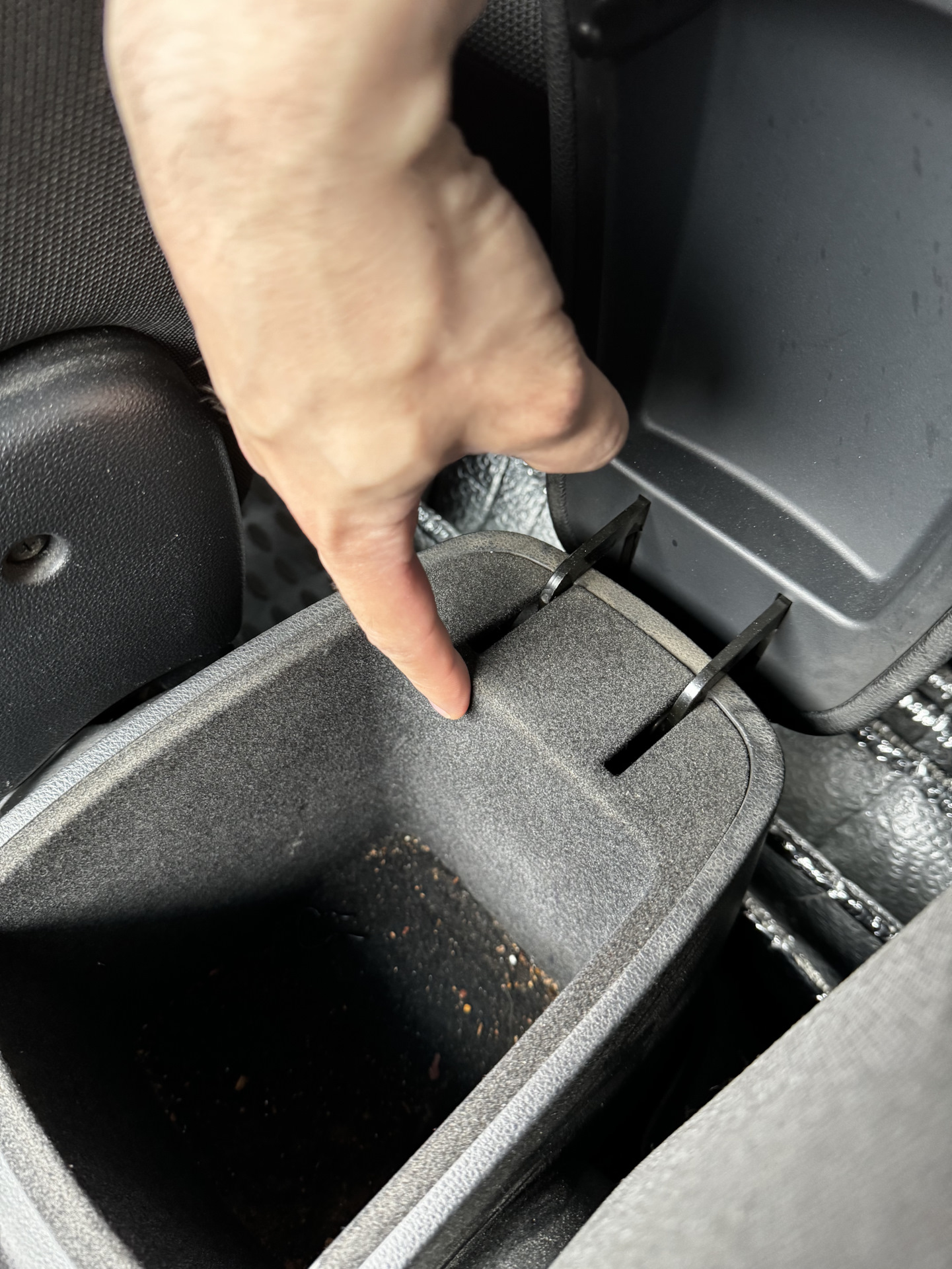 Высокий подлокотник — KIA Sportage (2G), 2 л, 2008 года | своими руками ...