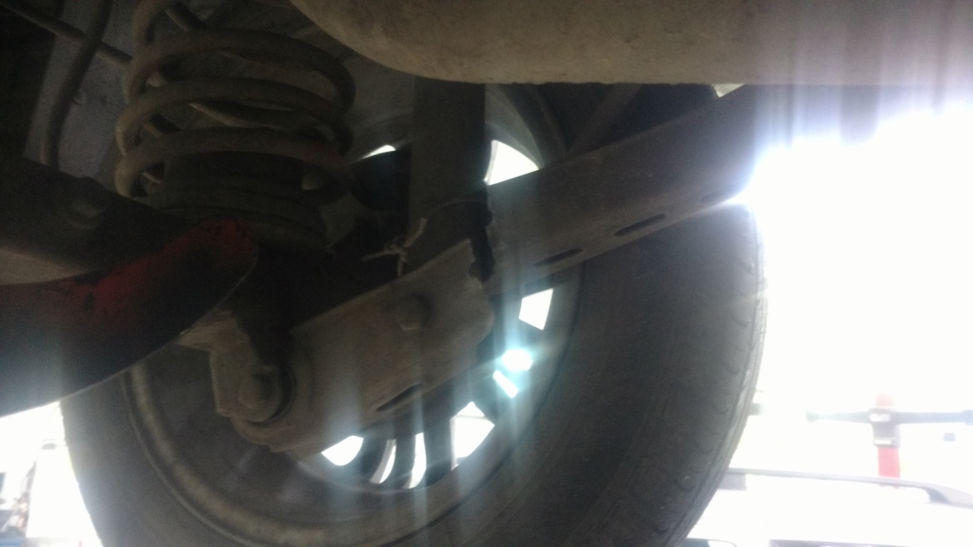 Задний рычаг слегка поломался — Volvo 460, 1,7 л, 1992 года | своими ...