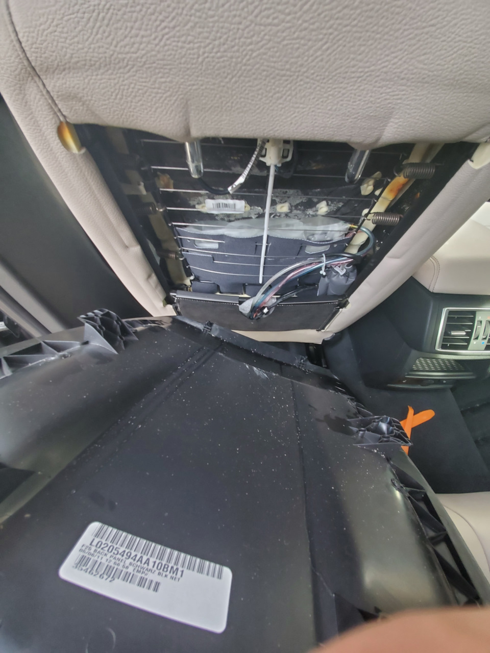 Заміна піропатрона активного підголовника — BMW X3 (F25), 3 л, 2011 ...