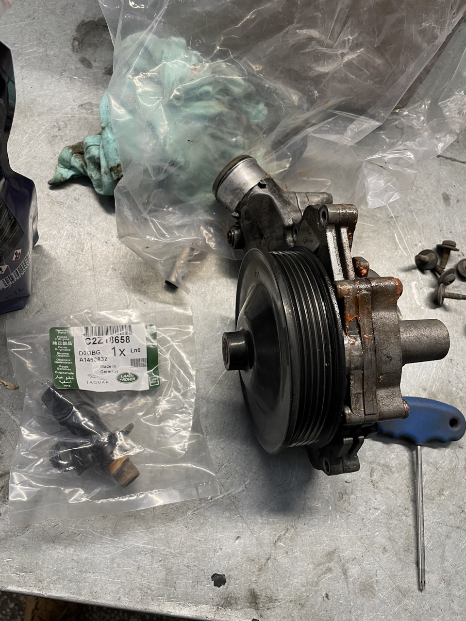 C2Z18658 Трубка Jaguar Land Rover | Запчасти на DRIVE2