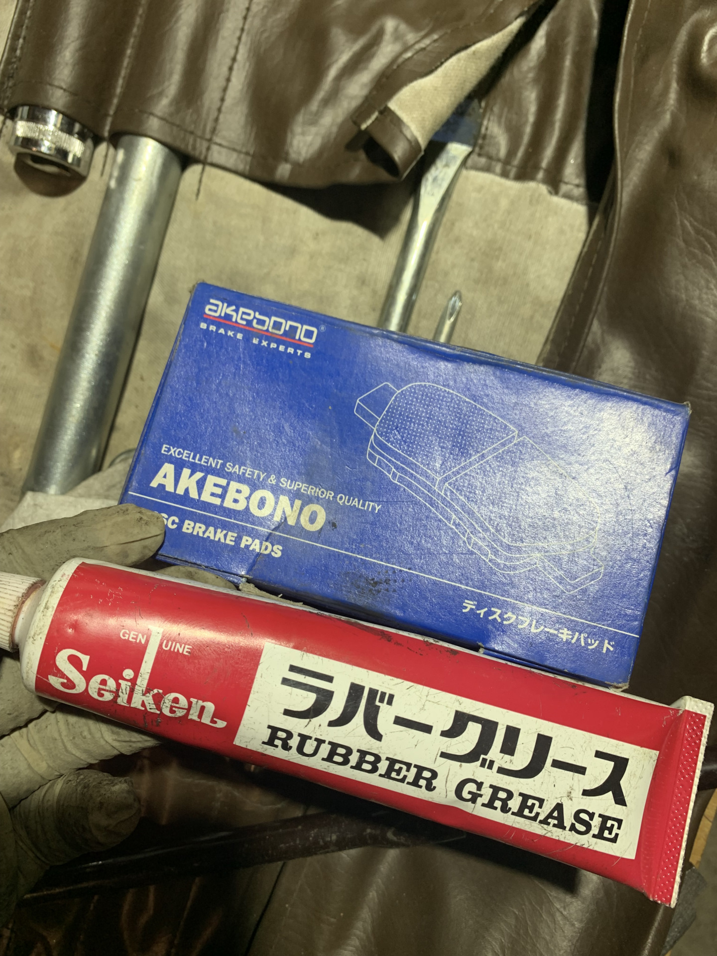 Замена задних колодок — Toyota Land Cruiser 100, 4,7 л, 2001 года ...