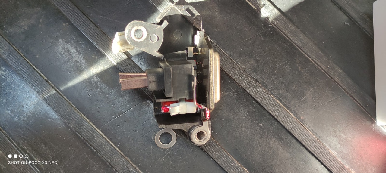 Регулятор напряжения ВТН 9454.3702 — Lada 21104, 1,6 л, 2007 года ...