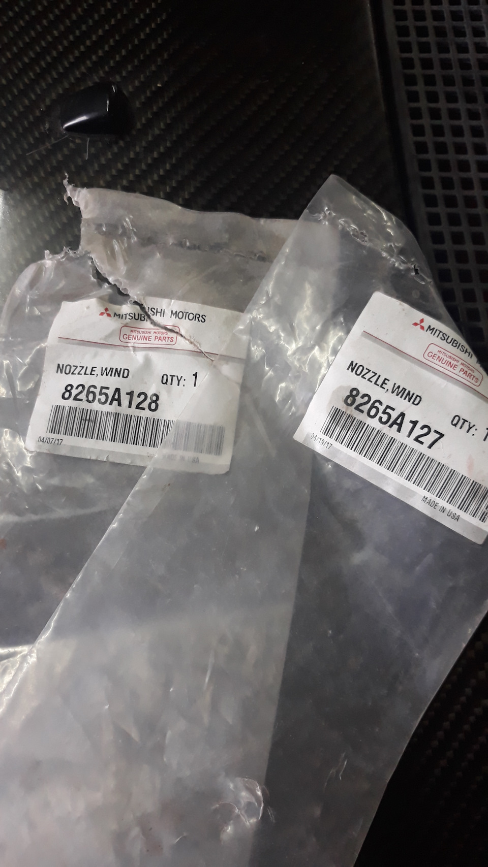 8265A127 Форсунка омывателя лобового стекла Mitsubishi | Запчасти на DRIVE2