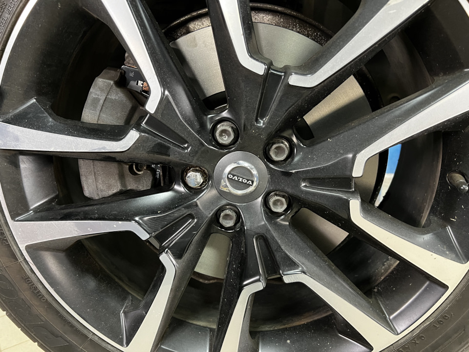 Тормоза в круг — Volvo XC60 (2G), 2 л, 2018 года | плановое ТО | DRIVE2