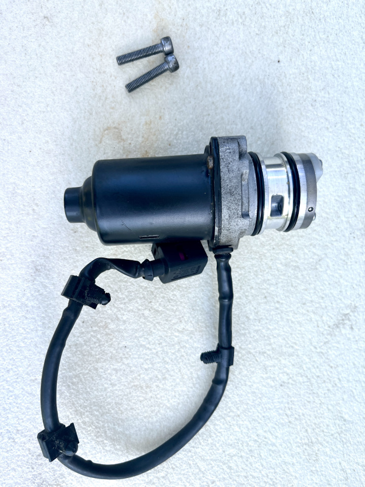 Насос муфты Халдекс 4 поколения OAY598549A на Volkswagen Tiguan (1G). Б ...