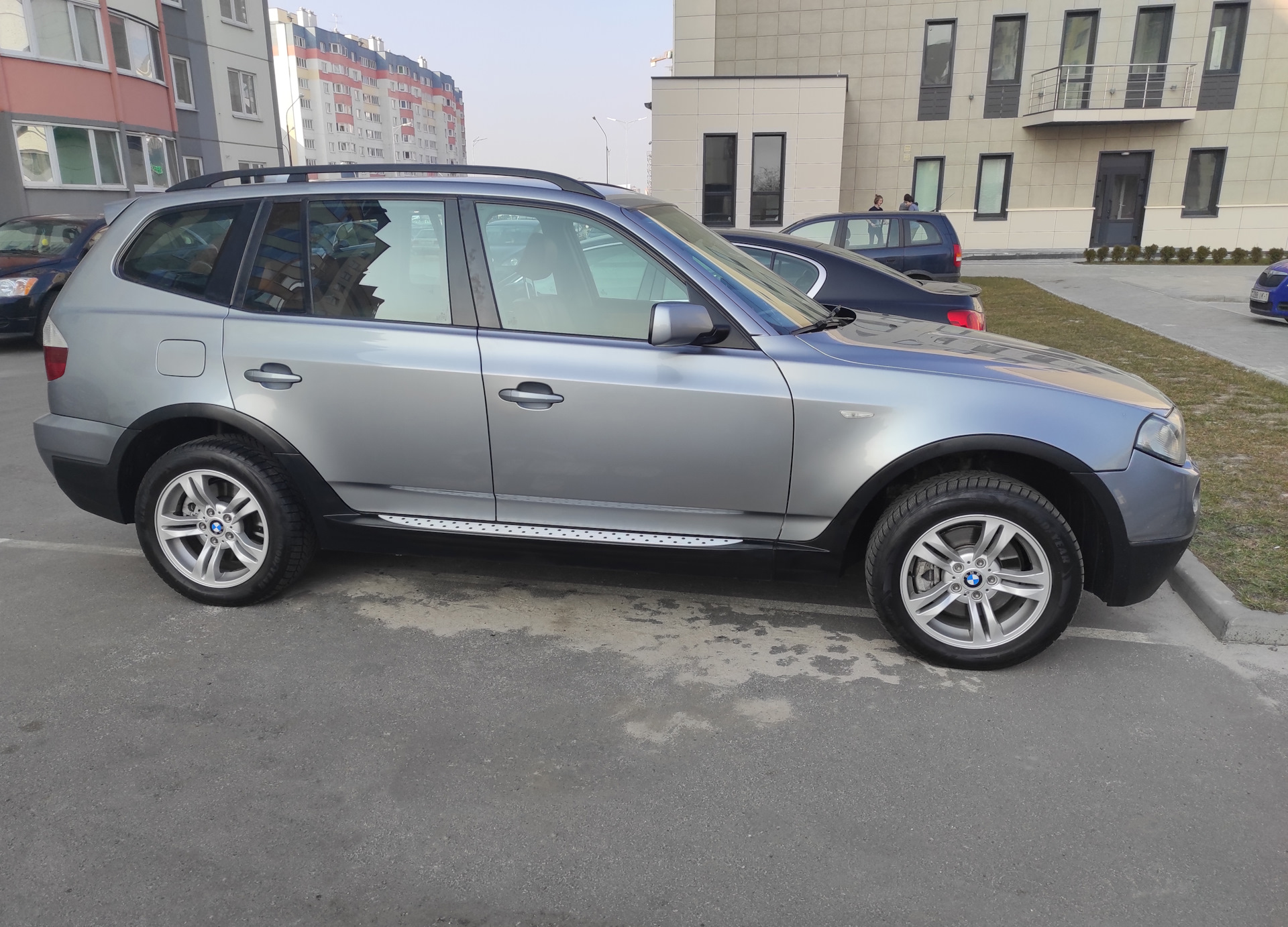 Дооснащение комплектом алюминиевых порогов (опция «S328A») — BMW X3 (E83), 2,5 л, 2006 года ...